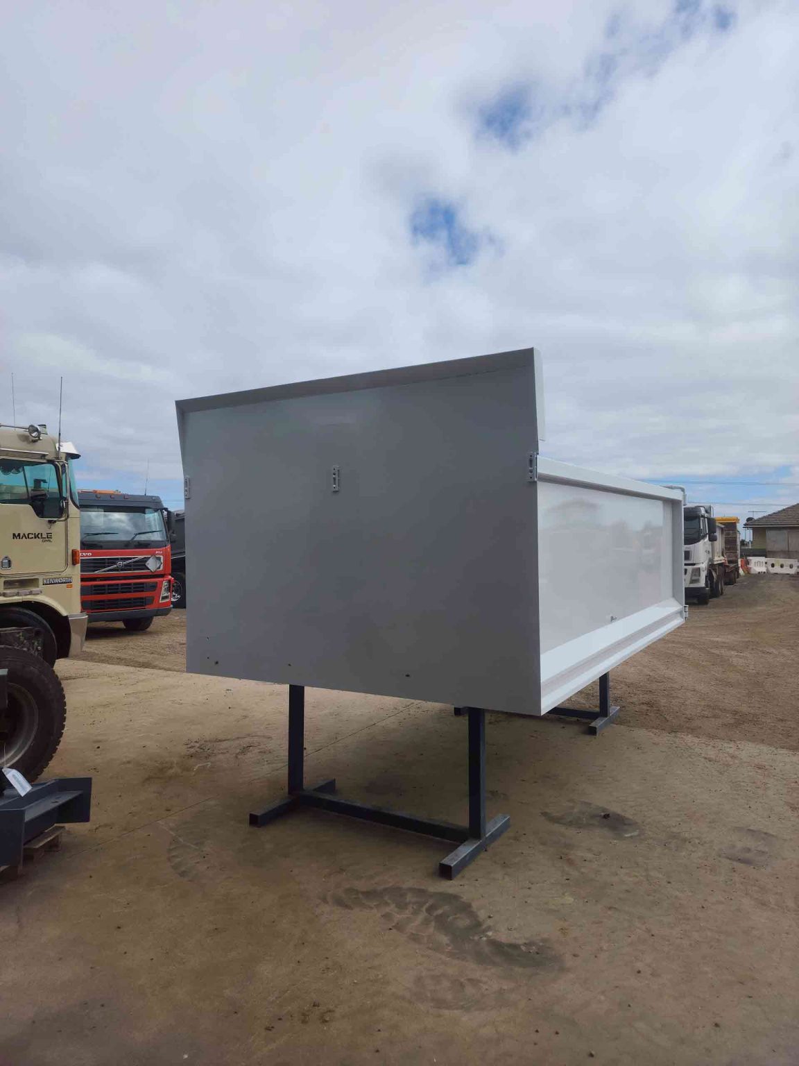 New MACKLE Hardox Tipper Body up to 4.7m long (as pictured) - Mackle